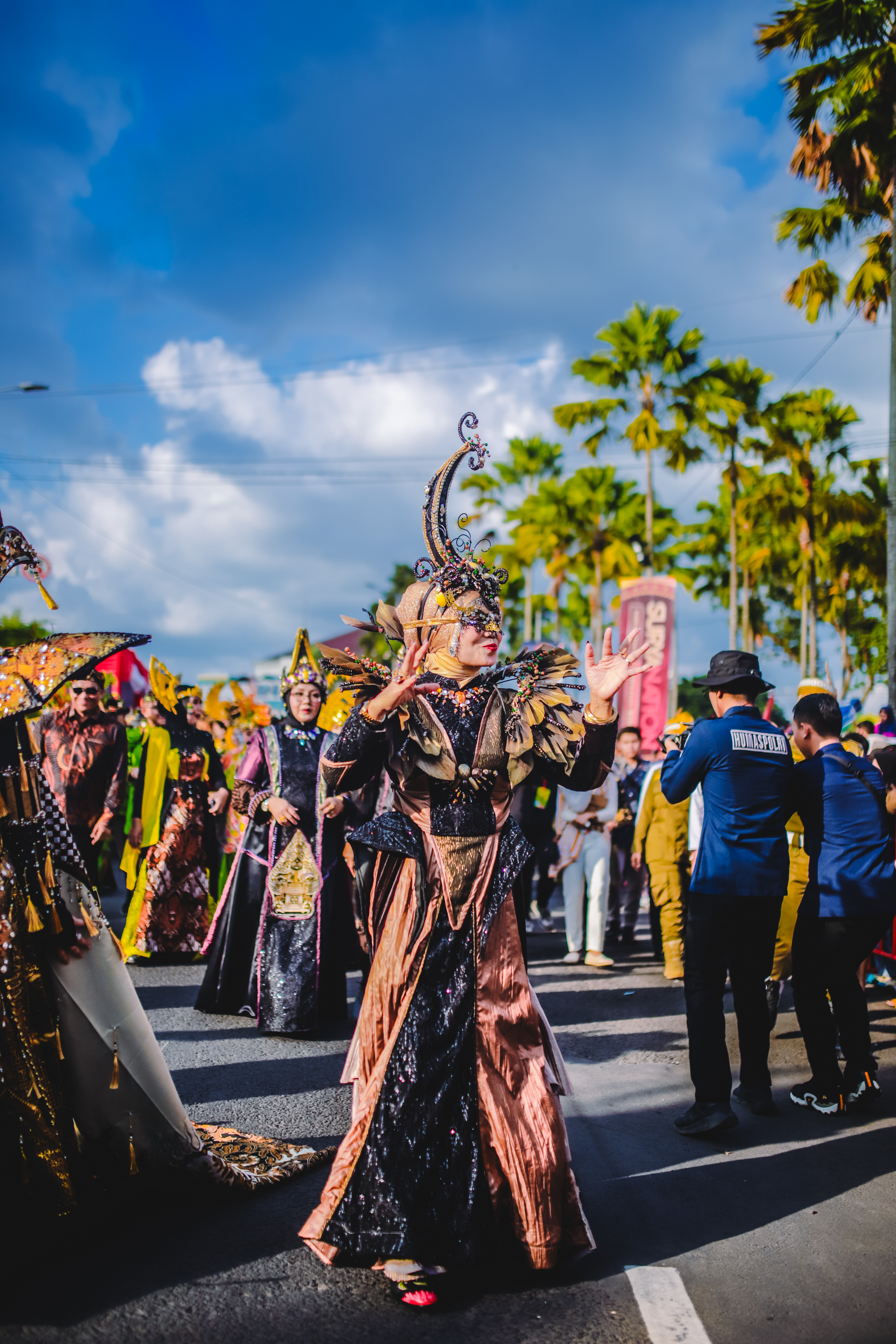 Grand Carnival JFC 2024 Meriah, Bupati Jember Kenakan Kostum Tembakau ...